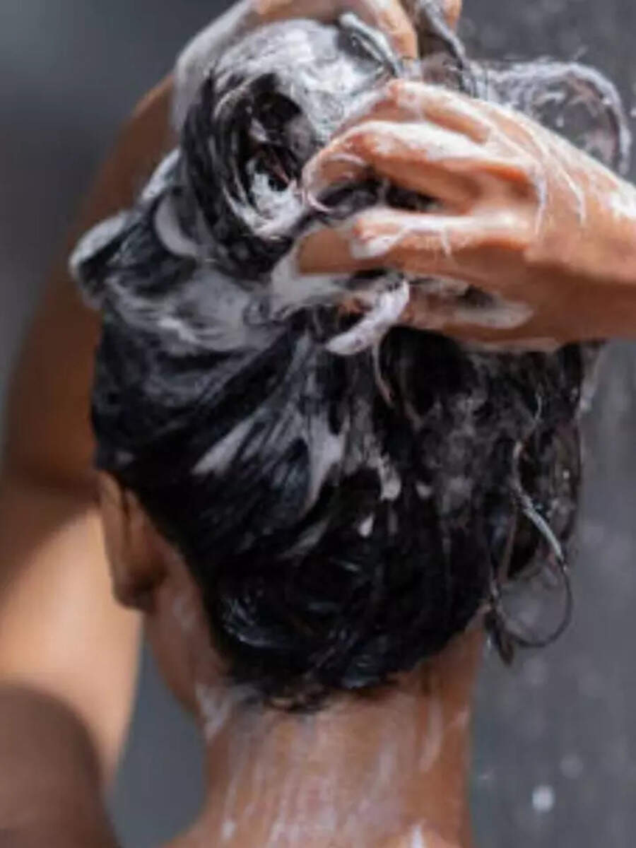 Hair Wash Days: जानें सप्ताह में कब धोएं बाल और कब नहीं | Times Now ...