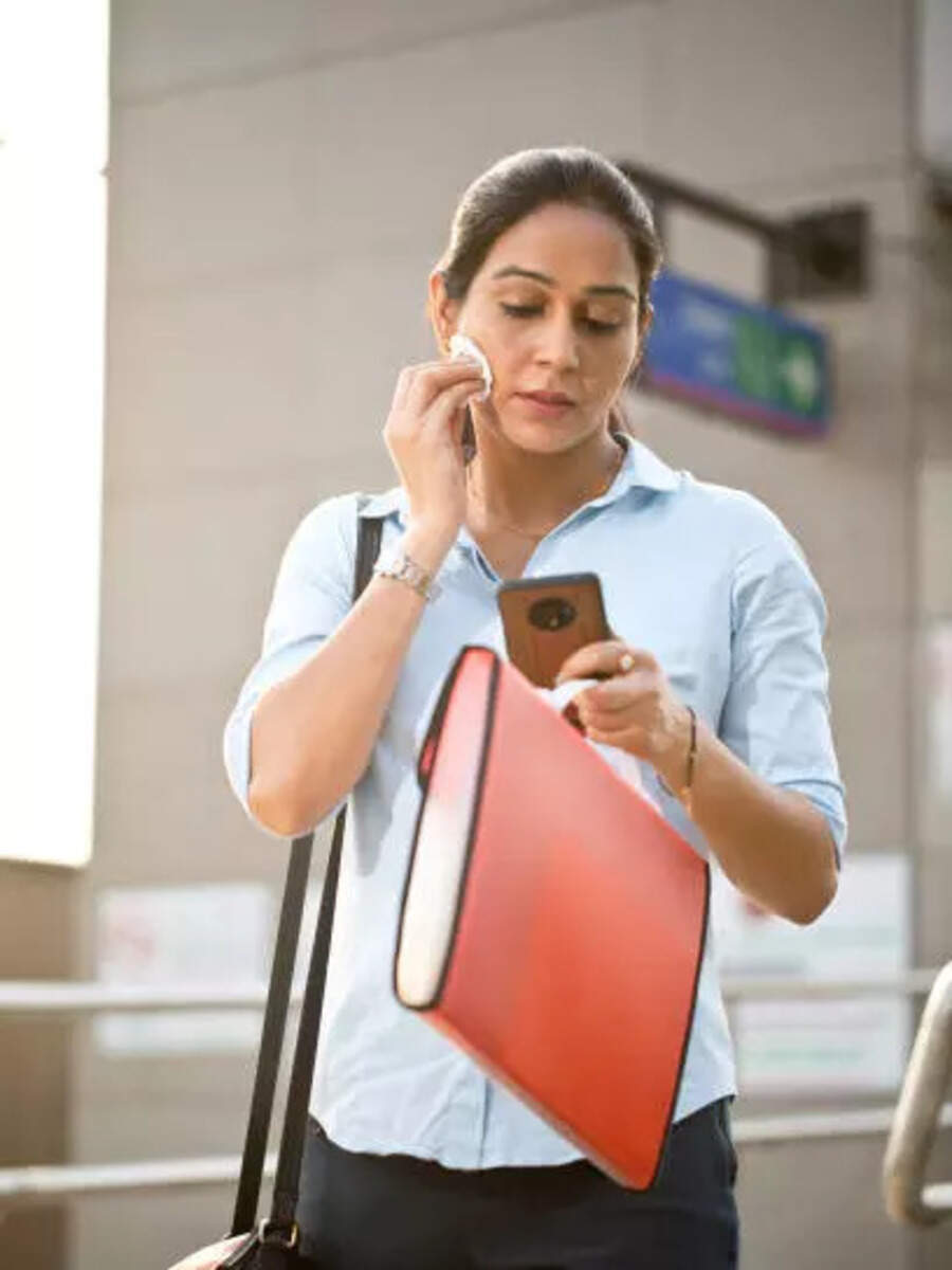 9 Ways To Naturally Stop Sweating | Times Now